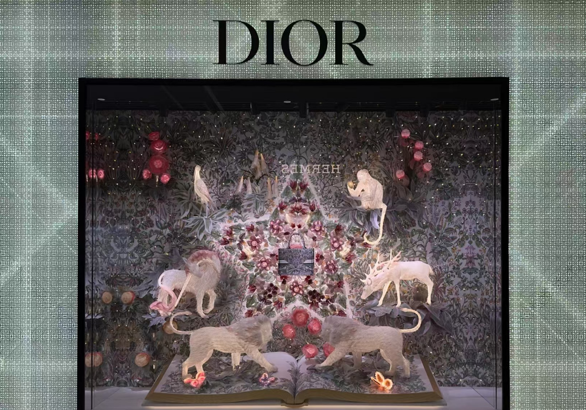 DIOR Window Display – LE BONHEUR